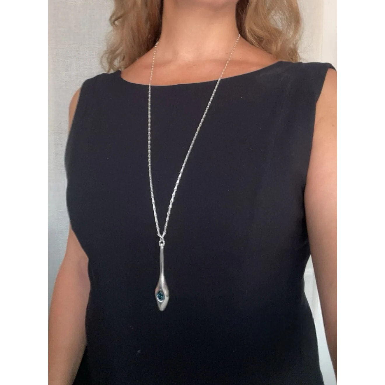 Gloria Mago - Collar largo Cristal Tear en cristal Sw azul plata 10µ ...